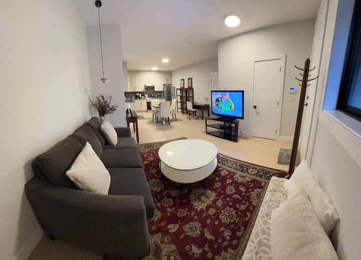 Brand New Luxury 2 Bedroom Suite With Patio - Surrey