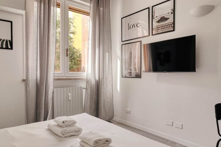 Quiet And Comfortable Apartment - Corso Vercelli - Milan