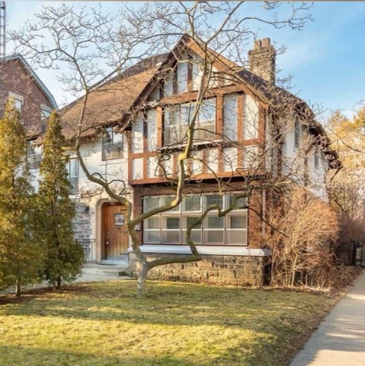 Cozy Hobbit House By High Park - Toronto
