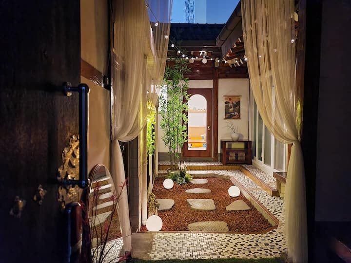 [홍시마루] 앞마당 한옥 맛집/독채/동대문/경동시장/최대6명(제기동역, 용두역 도보 5분) - Seoul