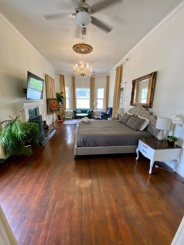Classic Mississippi Charm-14 Ppl & Close To Beach! - Gulfport, MS