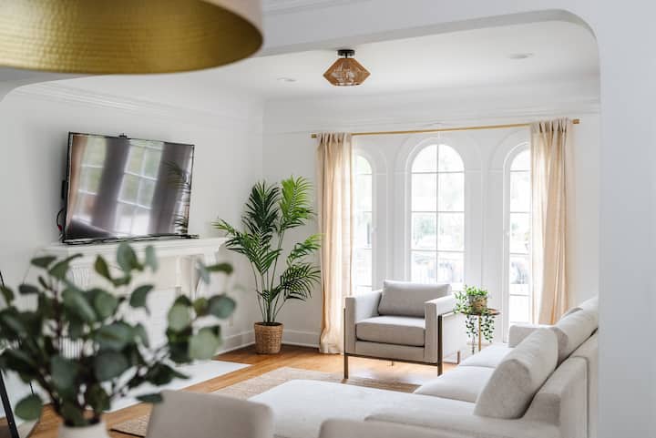 Stylish Spanish Gem In The Heart Of Weho - Los Angeles, CA