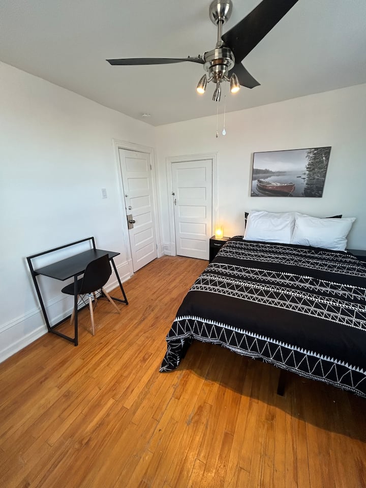 Grande Chambre Meublée, Centre-ville Hull (162-1f) - Ottawa