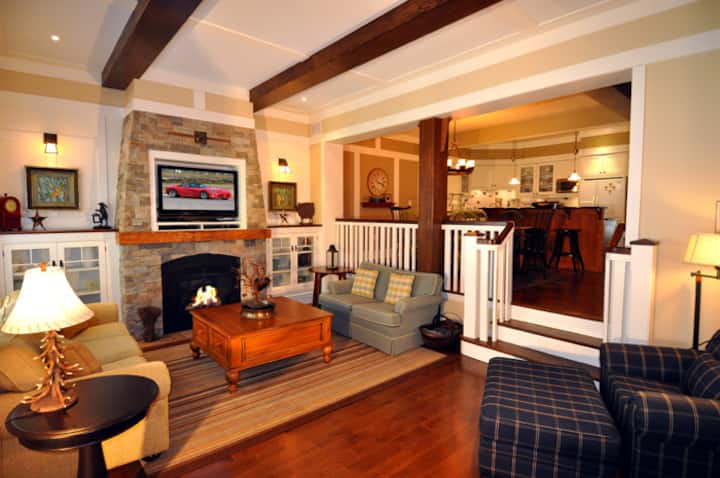 Lakefront Luxury Villa - Bracebridge