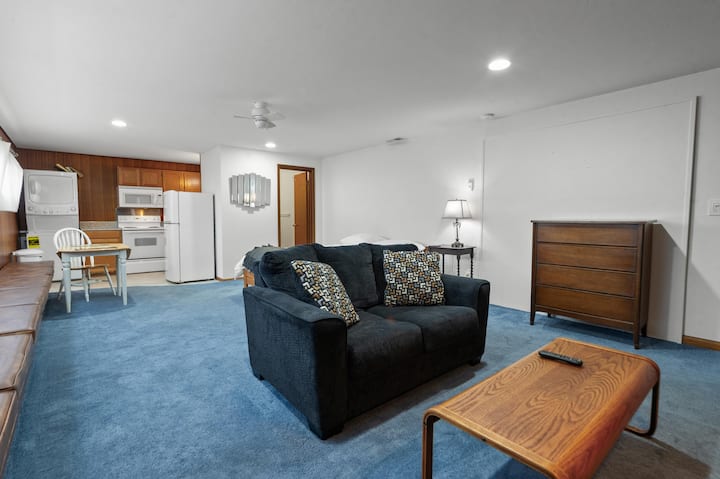 The Sunflower Studio:2.2 Mi To Uo/3.5 Mi To Autzen - Eugene, OR