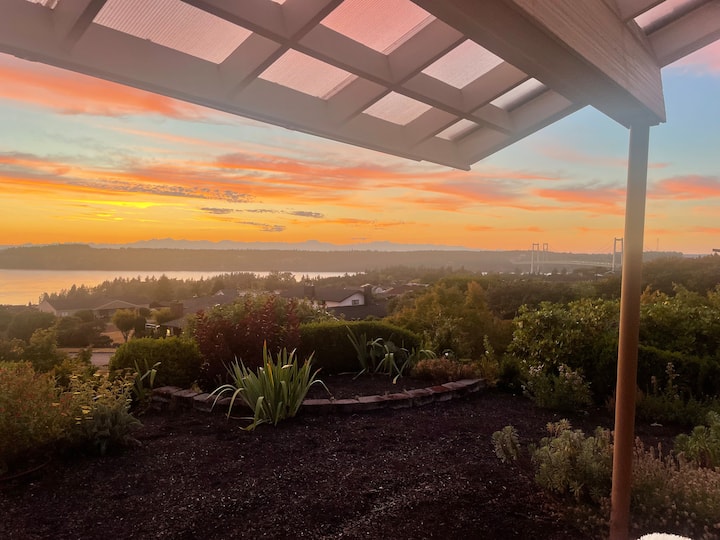 Narrows View Retreat - Tacoma, WA