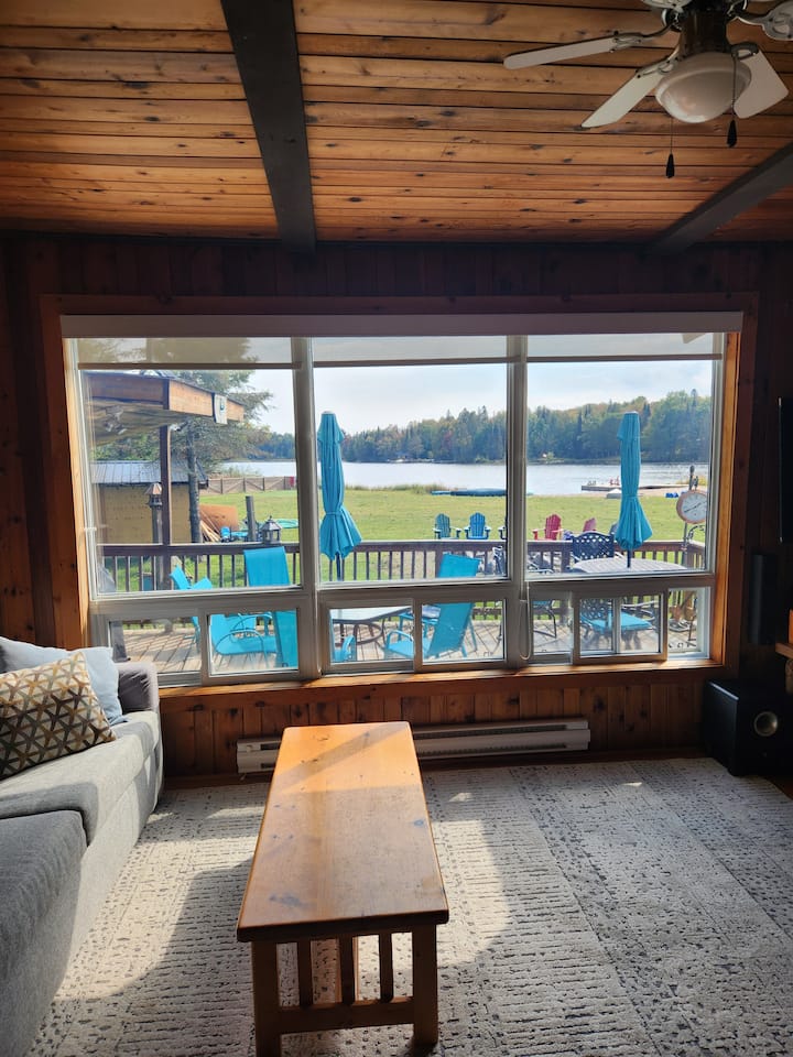 Sandy Beach, Sunken Hottub, On Site Putting Green - Ontario 60