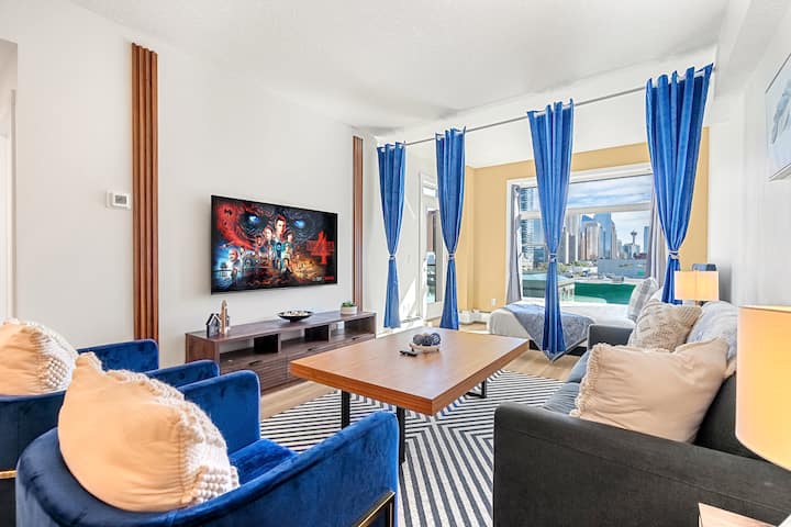 Downtown Calgary Gem W / Tower Views! - Calgary