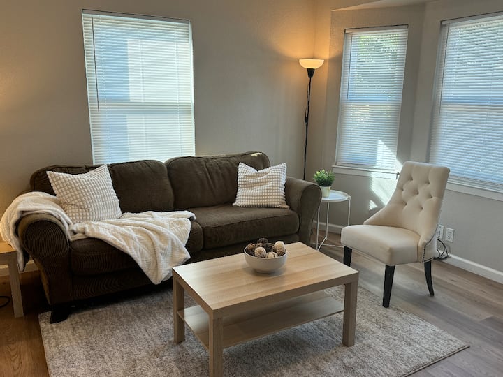 Fully Renovated Cozy Craftsman Home - Turlock, CA