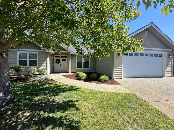 Creekside 3-bedroom Home - Grants Pass, OR
