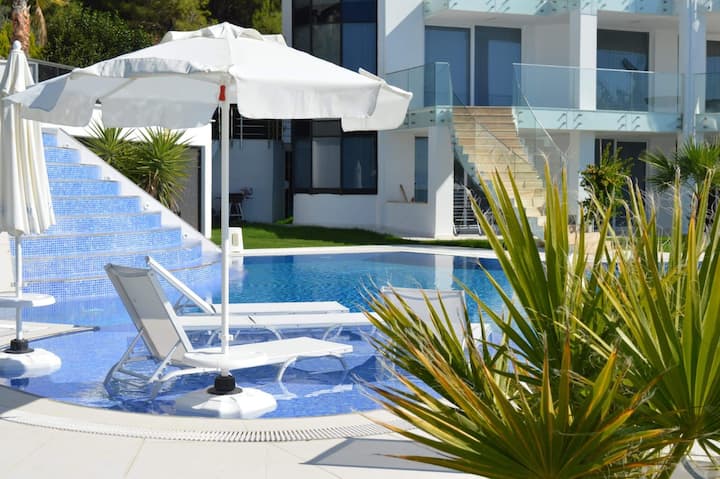 Villa Yalcin Poolfloor - Kuşadası