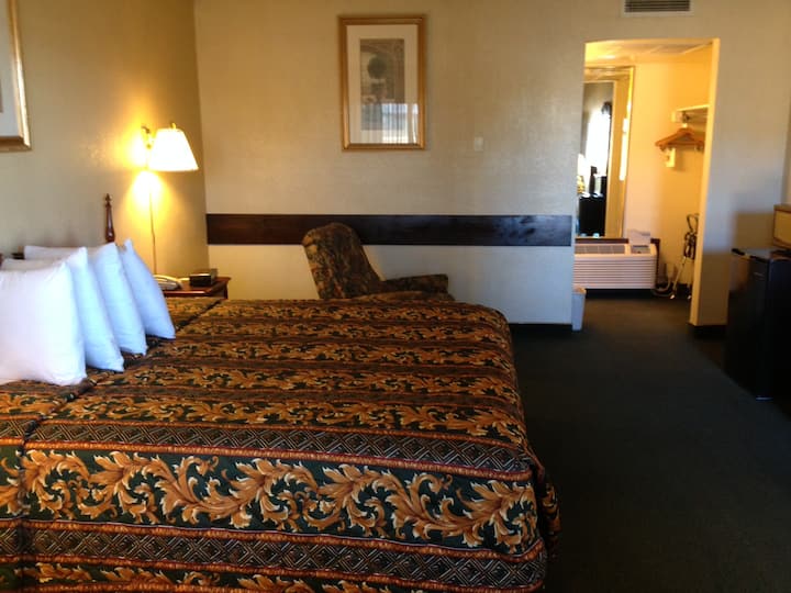 2 Full Beds Non-smoking | Royal Holiday Motel - Gallup, NM