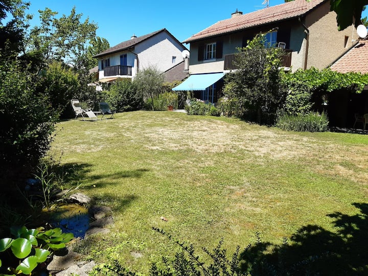 Une Maison Charmante Avec Jardin - Genf