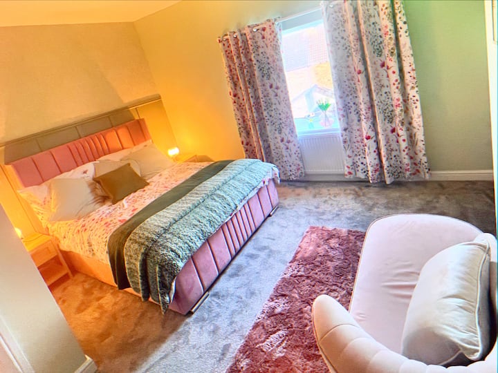 Spacious Double Bedroom - Green Gable Cottage - Bishop Auckland