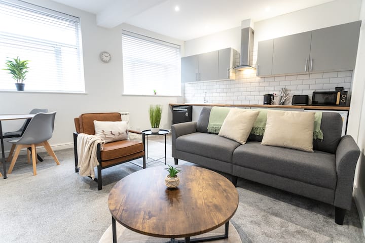 Flatb Com Road*3 Bdr*sleeps 5*town Centre Location - Swindon