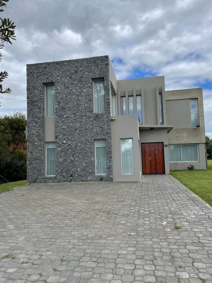 Hermosa Casa Con Vista Al Golf. - Pinamar