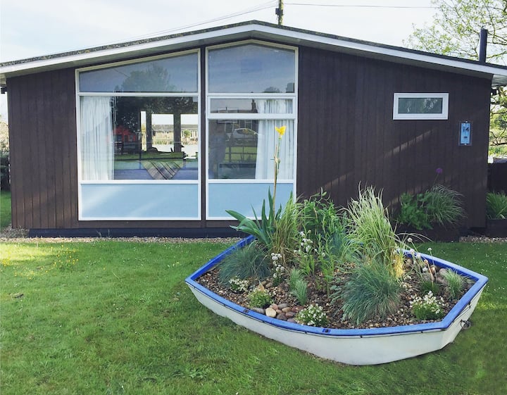 Seaside Lodge -1950s Cedar Cabin - Anderby Creek