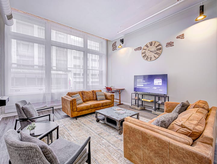 Beautiful City Center Loft *Skywalk *Free Parking - Indianapolis, IN