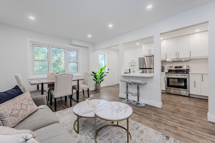Modern 3bdrm Townhouse Near Shops - カナダ キッチナー