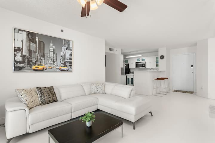 The Yacht Club At Aventura 8-208 - Aventura, FL