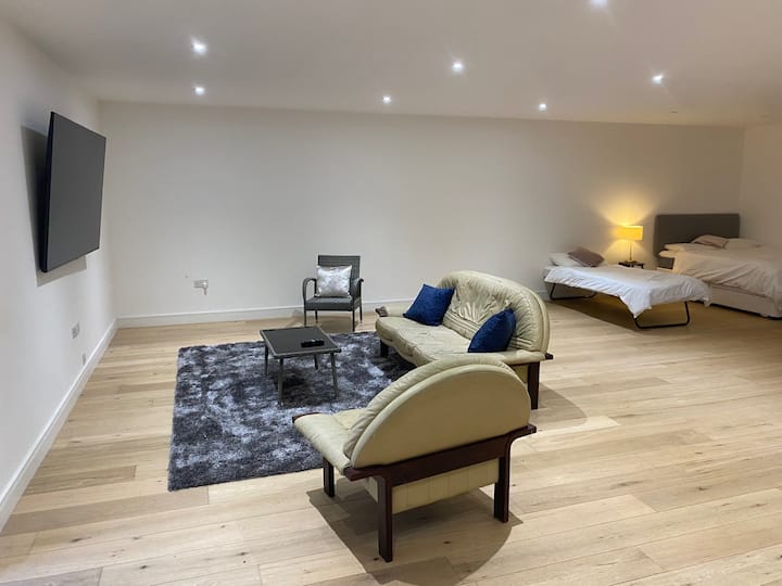 Stylish Basement Flat In Bath - Bath