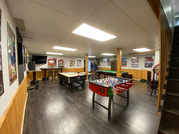 Ultimate Family Farm Retreat! Pool, Games, Movierm - Newmarket