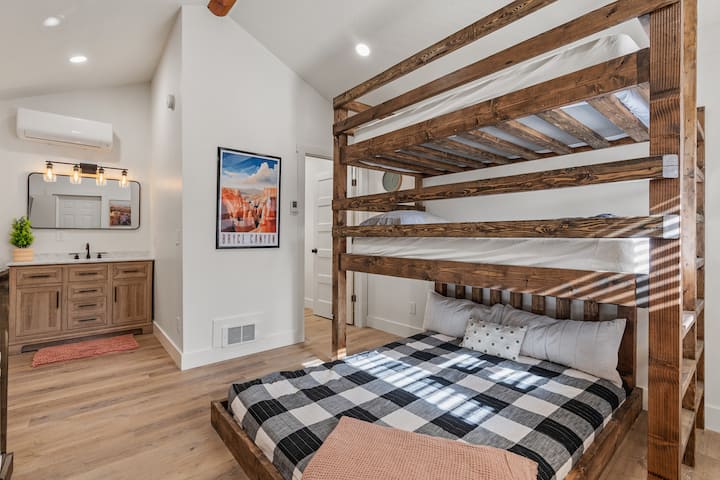 #5 Red Rock Cabin! Newly Remodeled! Ac! - Bear Lake State Park, St Charles