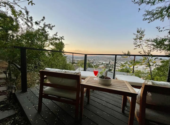 Luxury King Bed, Private Patio, & Mountain Views! - Downtown - Los Angeles