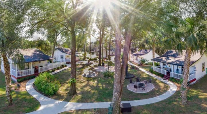 Boutique Bungalow | Close To Daytona & Springs! - DeLand, FL