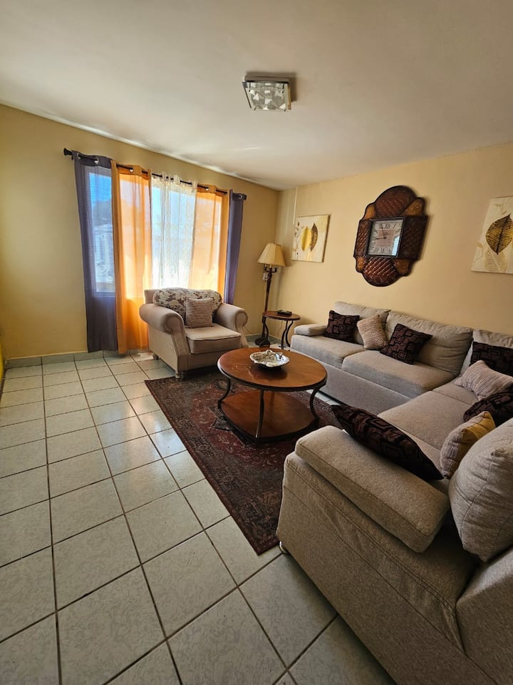 Casa Amarilla - 