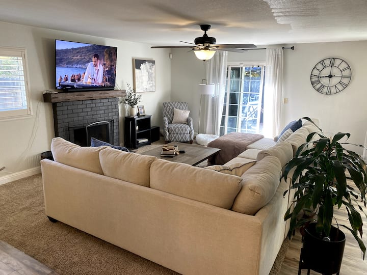 3/2 Updated Home With Pool & Bbq - 佛森
