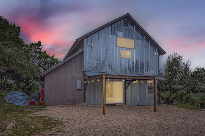 *New Ultimate Compound Retreat W Pool, Fire Pit + - Dripping Springs, TX