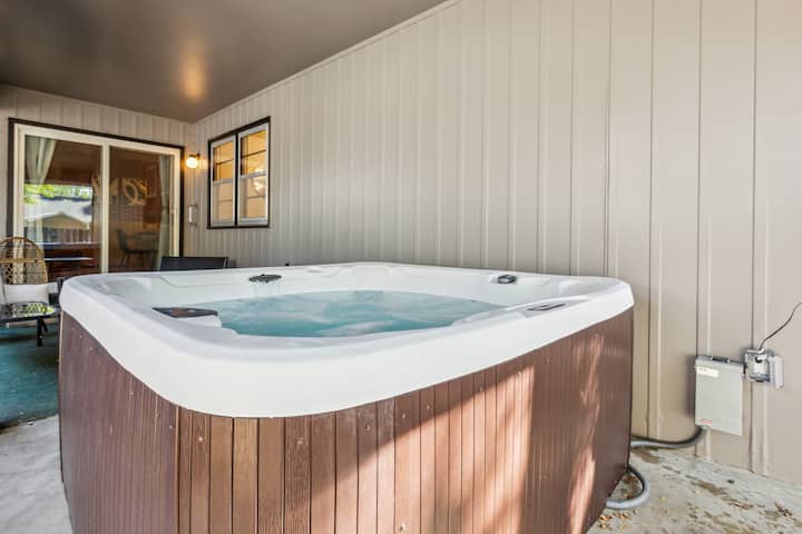 Hottub, Cinema & Games ~ Peaceful - All Star Sports, Wichita