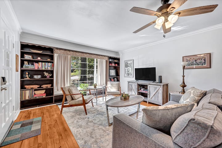 Bungalow Bliss- Close To Uofa Campus & Bike Trail - Fayetteville, AR