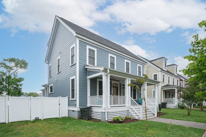 Big, Beautiful & Beachside Bliss - Sleeps 10 - Hampton, VA