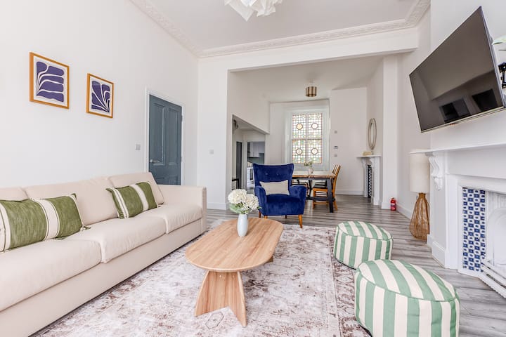 Immense Bright 5br House Near Kensington Olympia - London