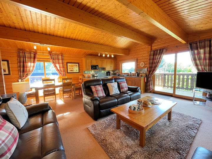 Gorgeous 3br Norwegian Lodge With Stunning Views - Kippford