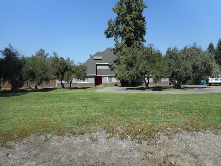 Charming Acre Lot Home Near Uc - マーセド, CA