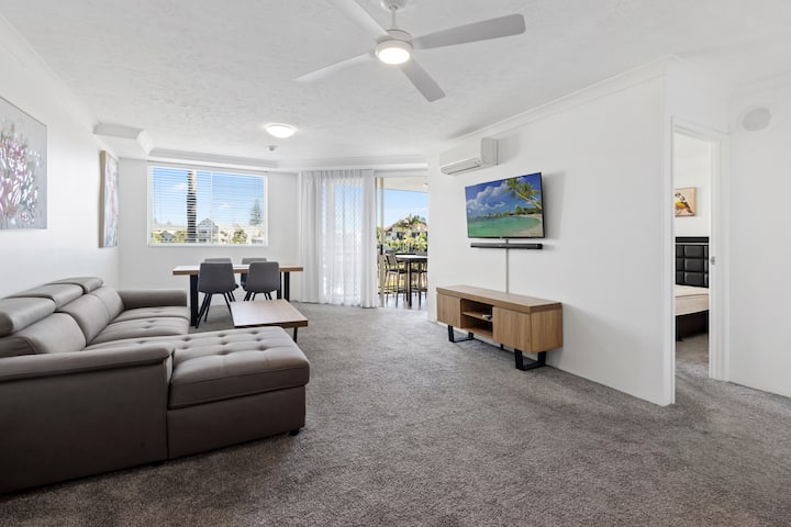 Pool View Apartment Free Parking - Surfers Paradise