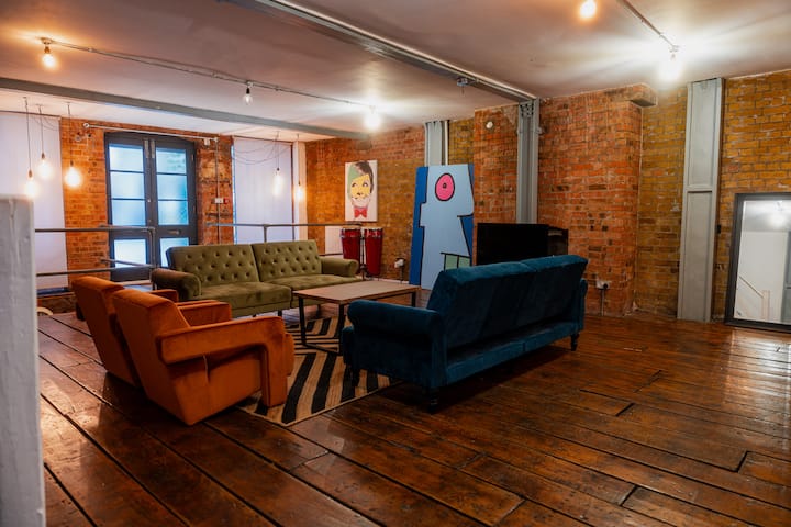 Shoreditch Warehouse, Sleeps 12! - Caledon