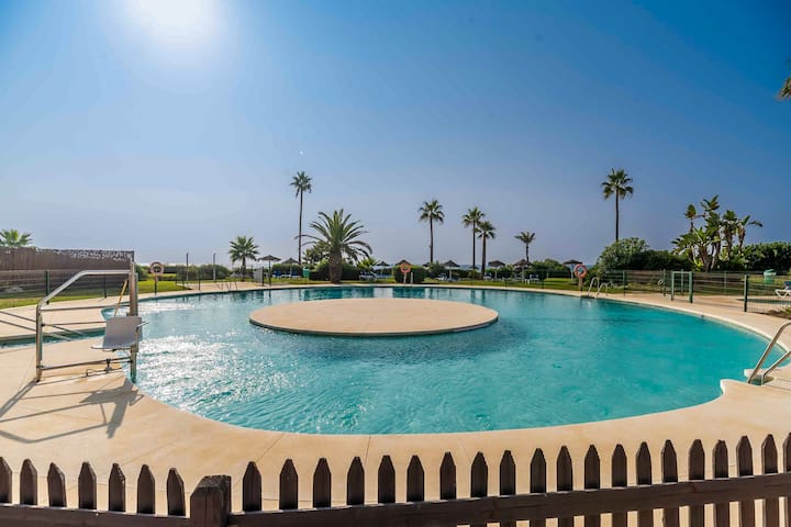 122 – Luxury Beachfront Apartment, Views And Pool! - Spagna