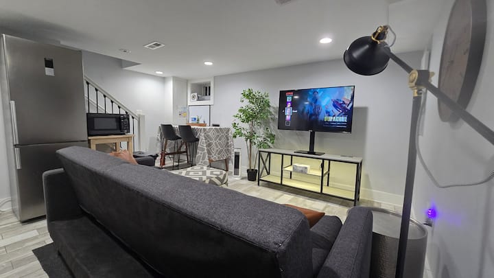 Modern, Chic,  1bd/1ba,  W/metro & Free Parking - Washington DC