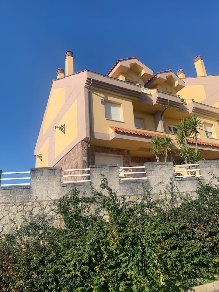 Chalet Adosado En Ribadesella. - Ribadesella