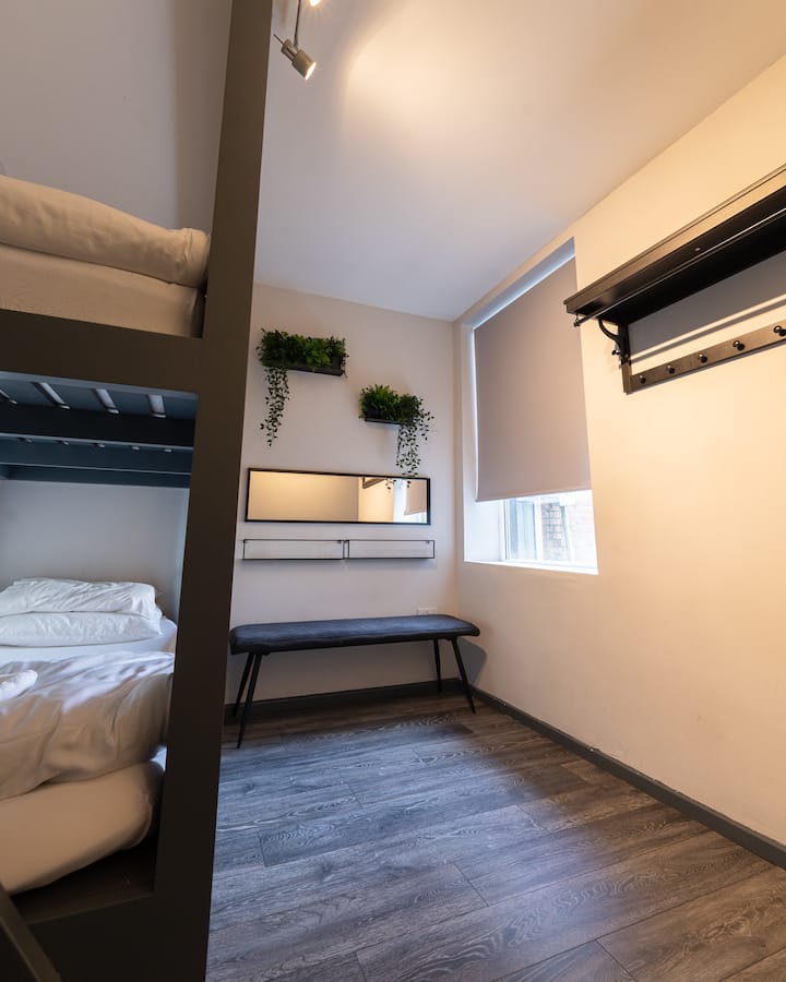 Vibe Apartment 2 - Sleeps 8 - Central Blackpool - Blackpool