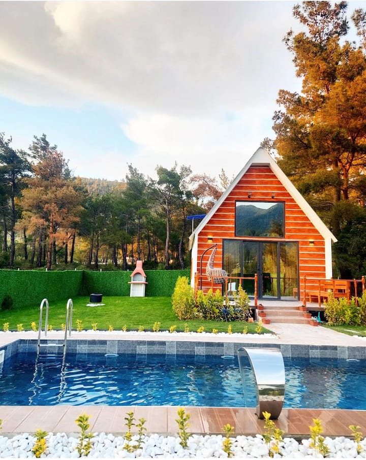 Sıcak Havuzlu Jakuzili Bungalov - Menderes