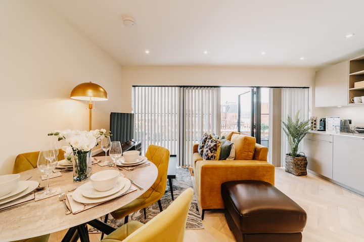 Stunning City Views Rooftop Family Contractors -