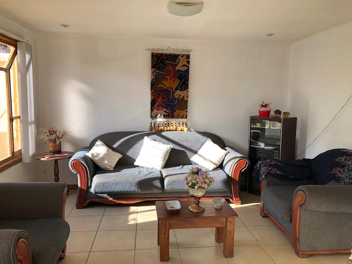 Casa En Urbanización Segura Cuenca - Cuenca