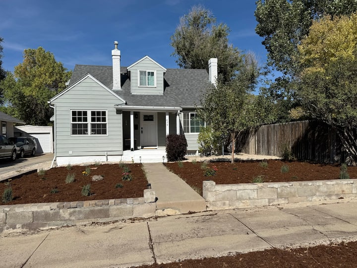 Charming Downtown Retreat - Evansville, WY