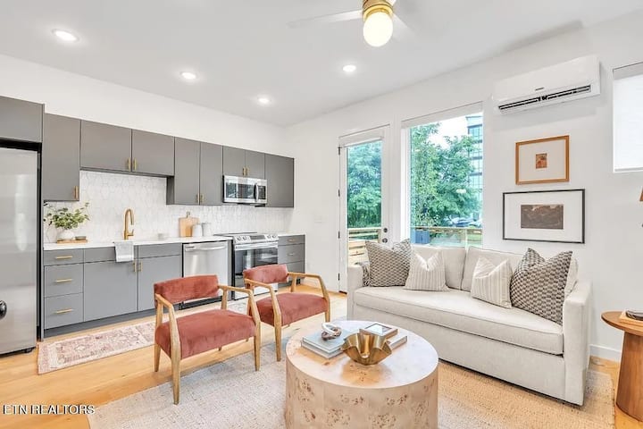 Your Home Base On Rocky Top - Knoxville, TN