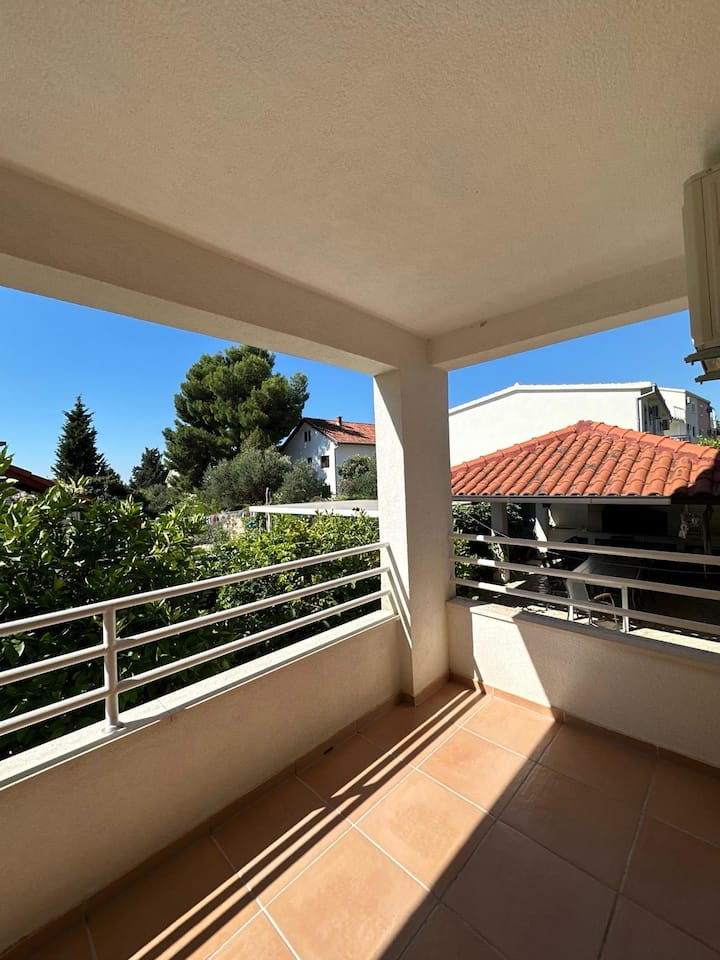 1-bedroom Apartment With Terrace Near The Beach - Trpanj